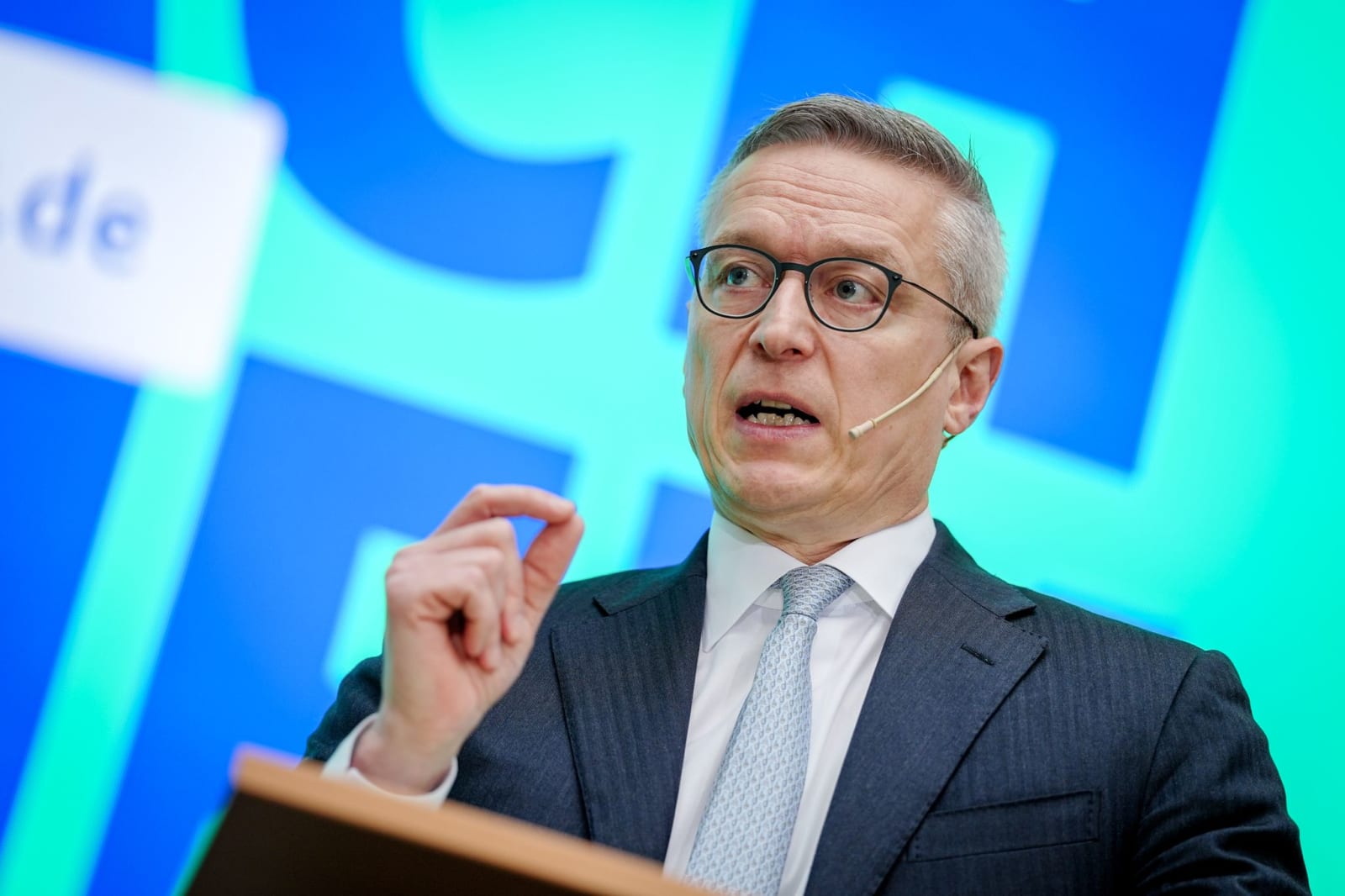 Germany's digital minister mulls social media ban for children