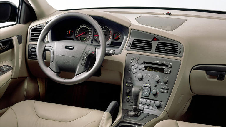 Opinion: It's time to bring back the Volvo V70 and its rear-facing jump ...