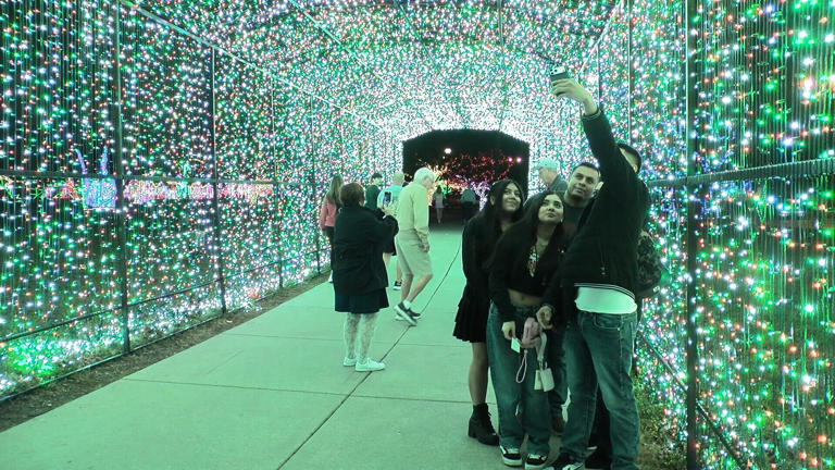 Gulfport Harbor Lights draw Christmas Day crowds