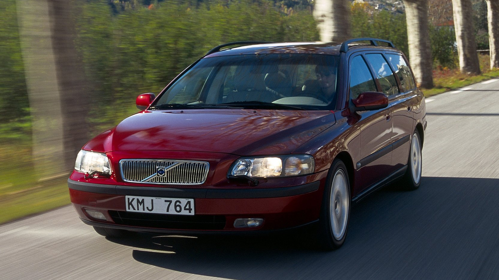 Opinion: It's time to bring back the Volvo V70 and its rear-facing jump ...