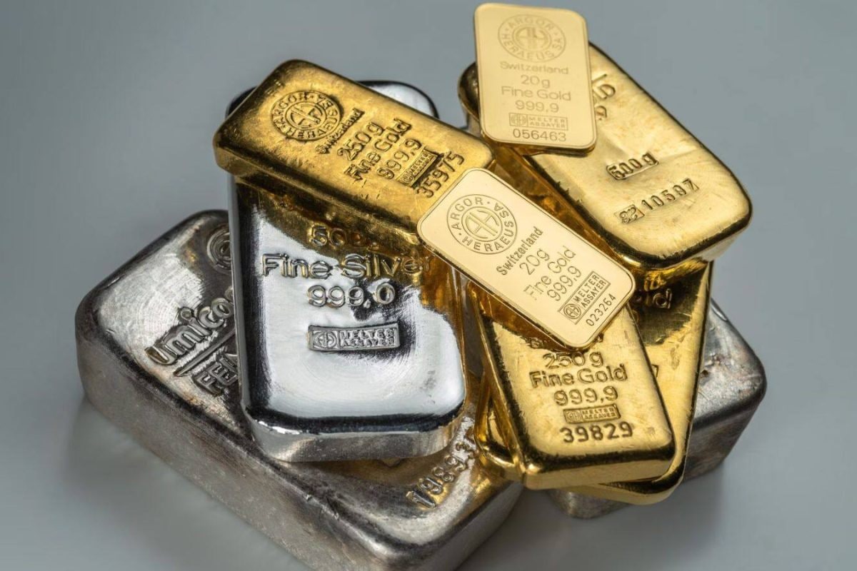 Gold hits fresh all-time high, silver surges past Rs 2.5 lakh: Check ...