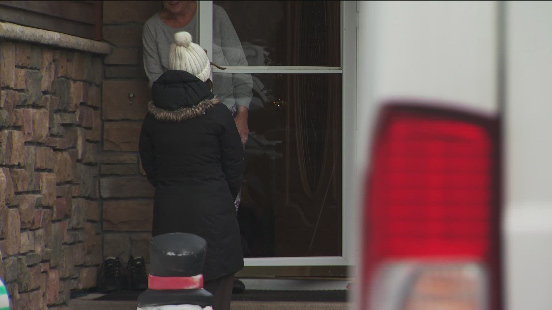 Will a random family let our reporter 'crash Christmas?'