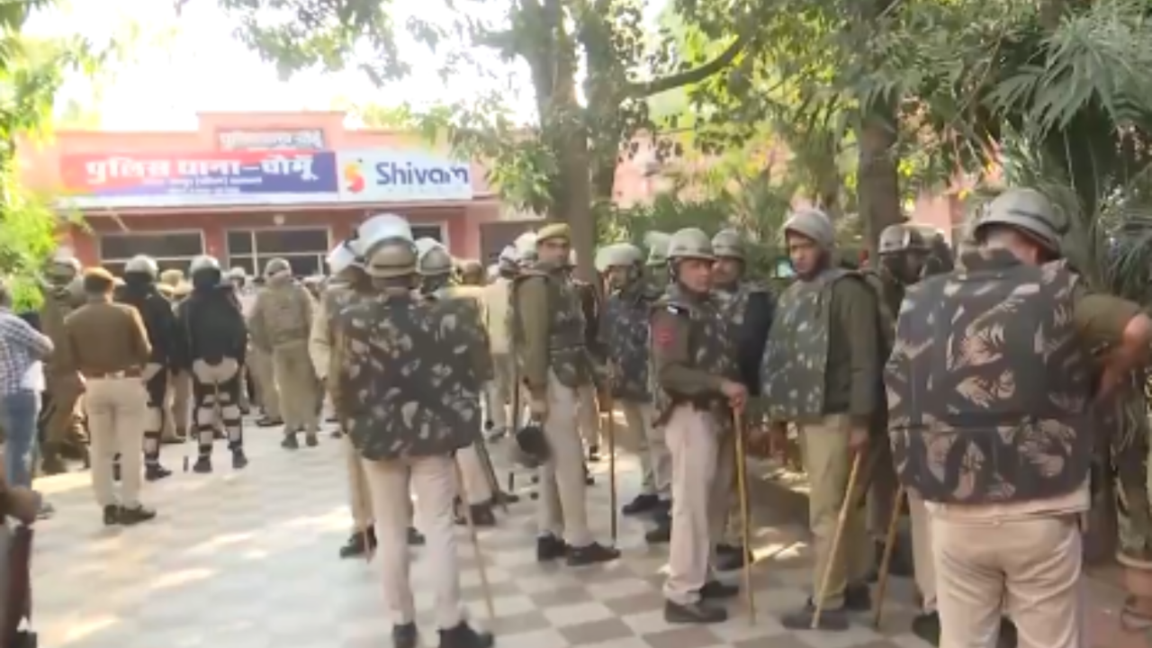 Tensions in Rajasthan's Chomu: 4 cops injured in stone-pelting during ...