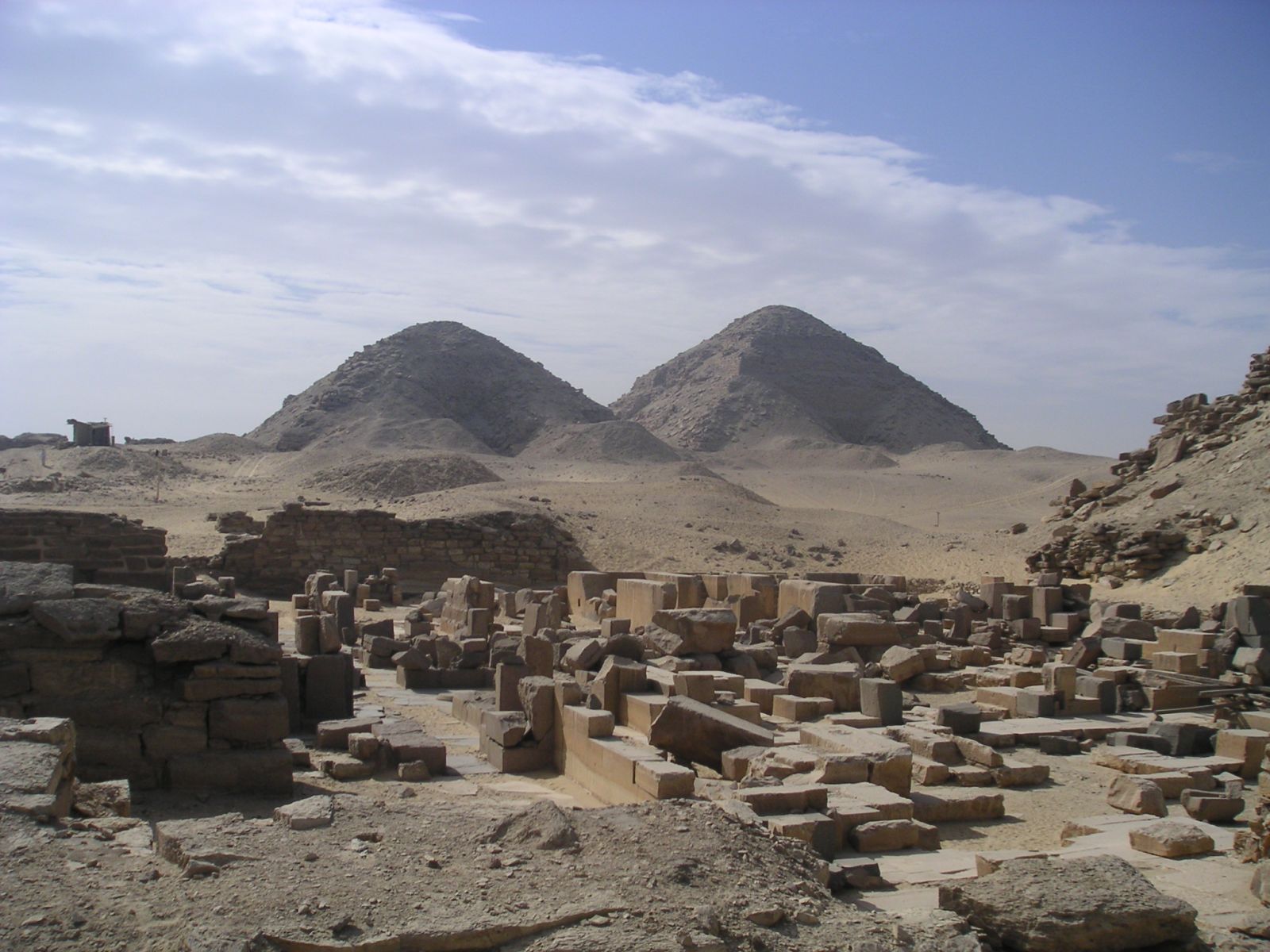 🔆 A 4,400-year-old solar temple discovered in Egypt