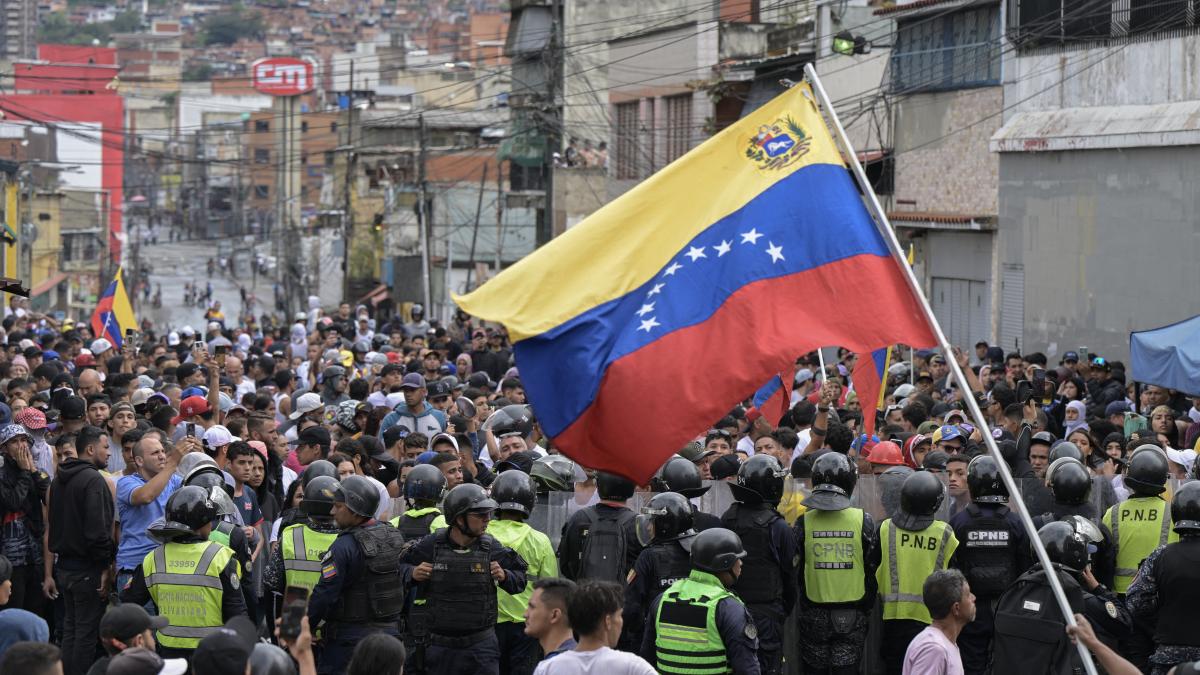 El régimen de Maduro excarcela a 99 detenidos tras las protestas por ...