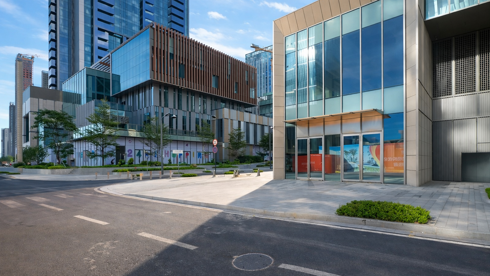 Shenzhen’s modern streets are surprisingly empty