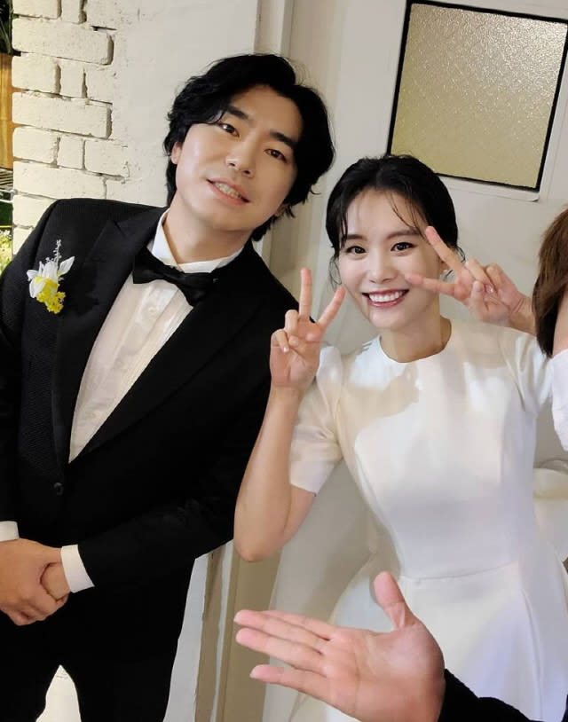 Lee Si Eon and Seo Ji Seung expecting first child next year