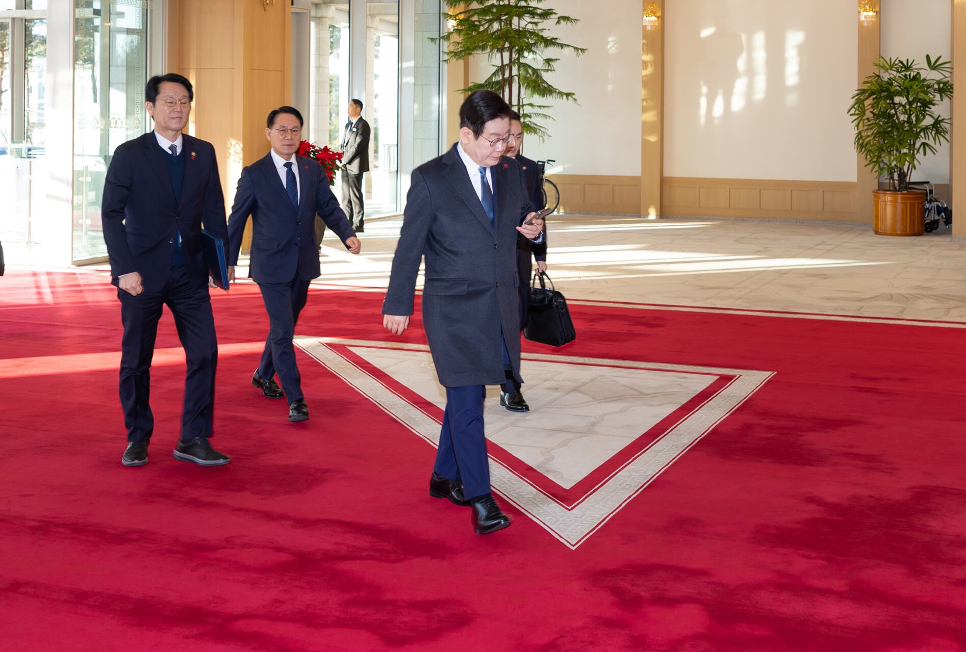 President Lee Jae-myung ends Yongsan commute, moves to Cheong Wa Dae