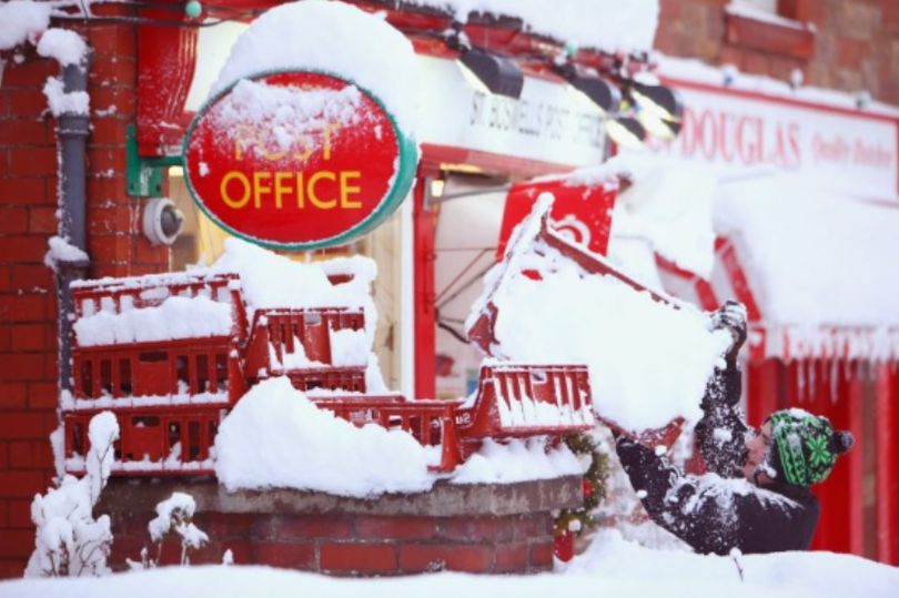 UK snow to 'last for six days' - exact date 'first wave' of flurries hit