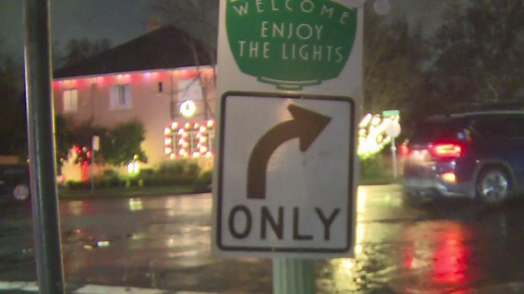 Mystery traffic signs appear as Christmas crowds flock to Sacramento's ...