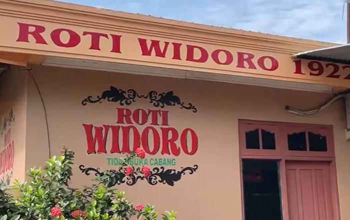 Itinerary melihat produksi roti Widoro di Sukoharjo yang tradisional ...