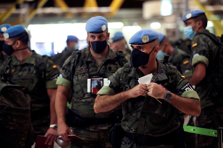 Cascos azules españoles en Líbano: Patrullando la 'blue line', también ...