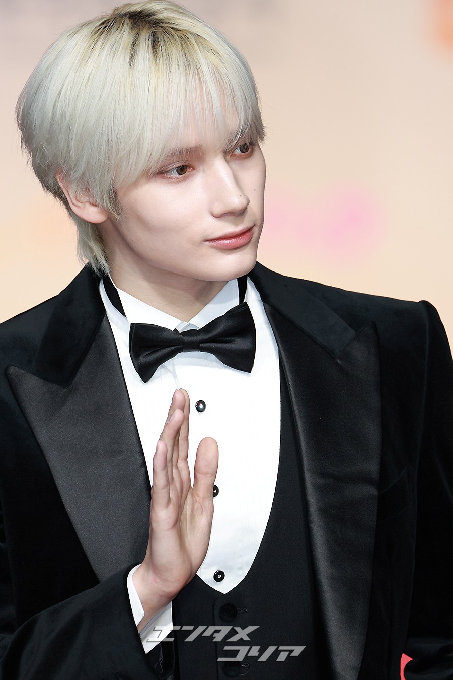 【フォト】TOMORROW X TOGETHER タキシードの着こなしも完璧
