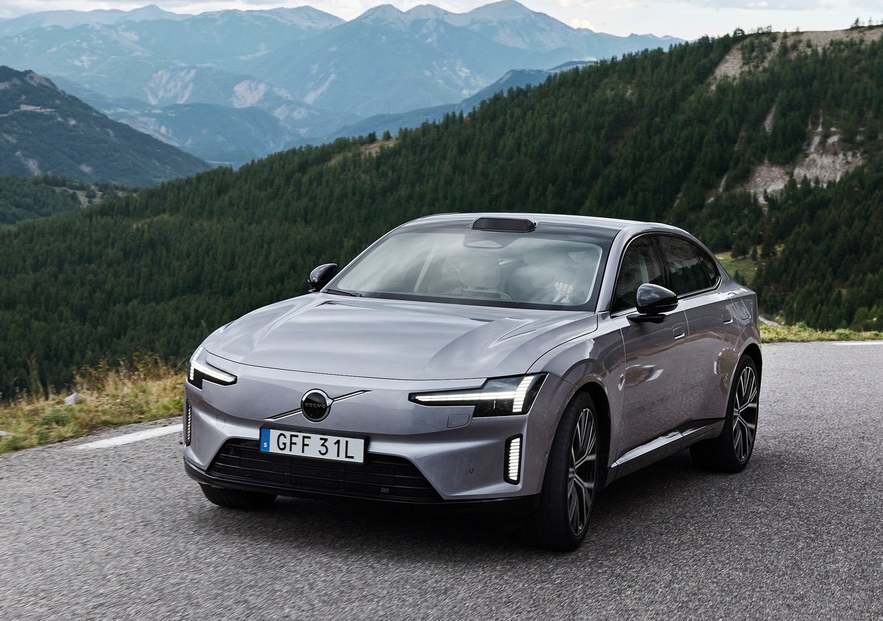 “Better than an S-Class”? Volvo’s new ‘monster’ EV charges in just 10 ...