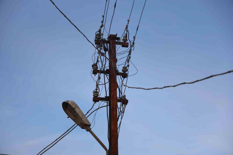Elektrik tellerinin bomba gibi patladığı anlar vatandaşları tedirgin etti