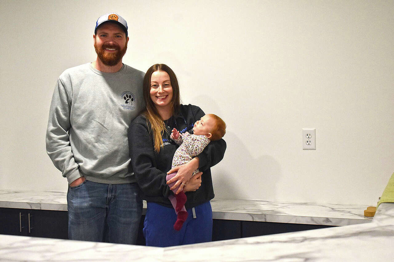 Mobile veterinarians open Jacksonville clinic, keep routes running