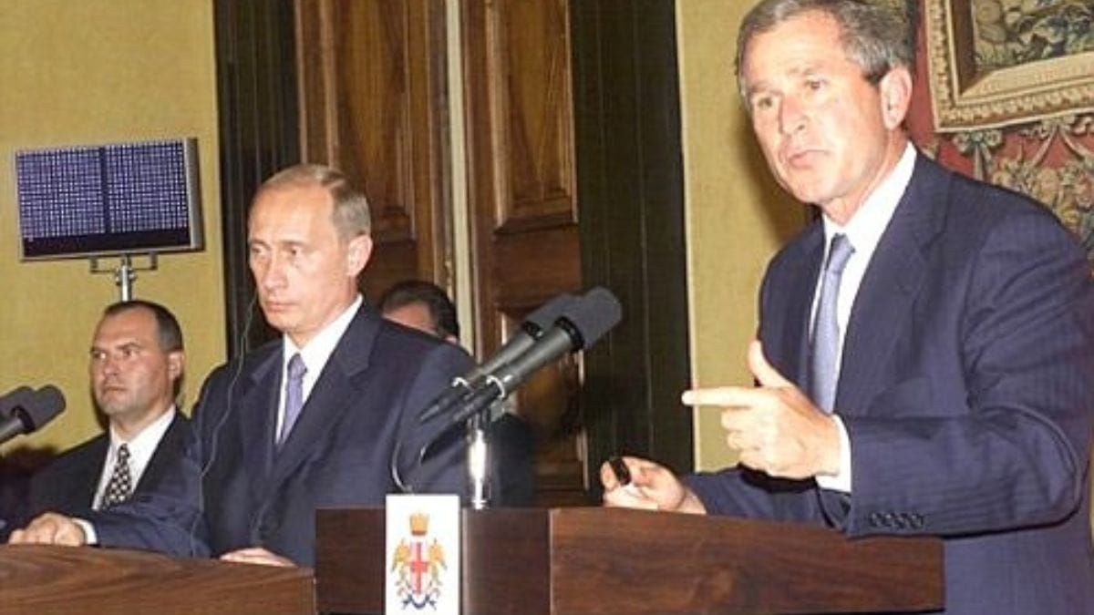 Pakistan a junta with nuclear weapons, a wary Putin told Bush in 2001 ...