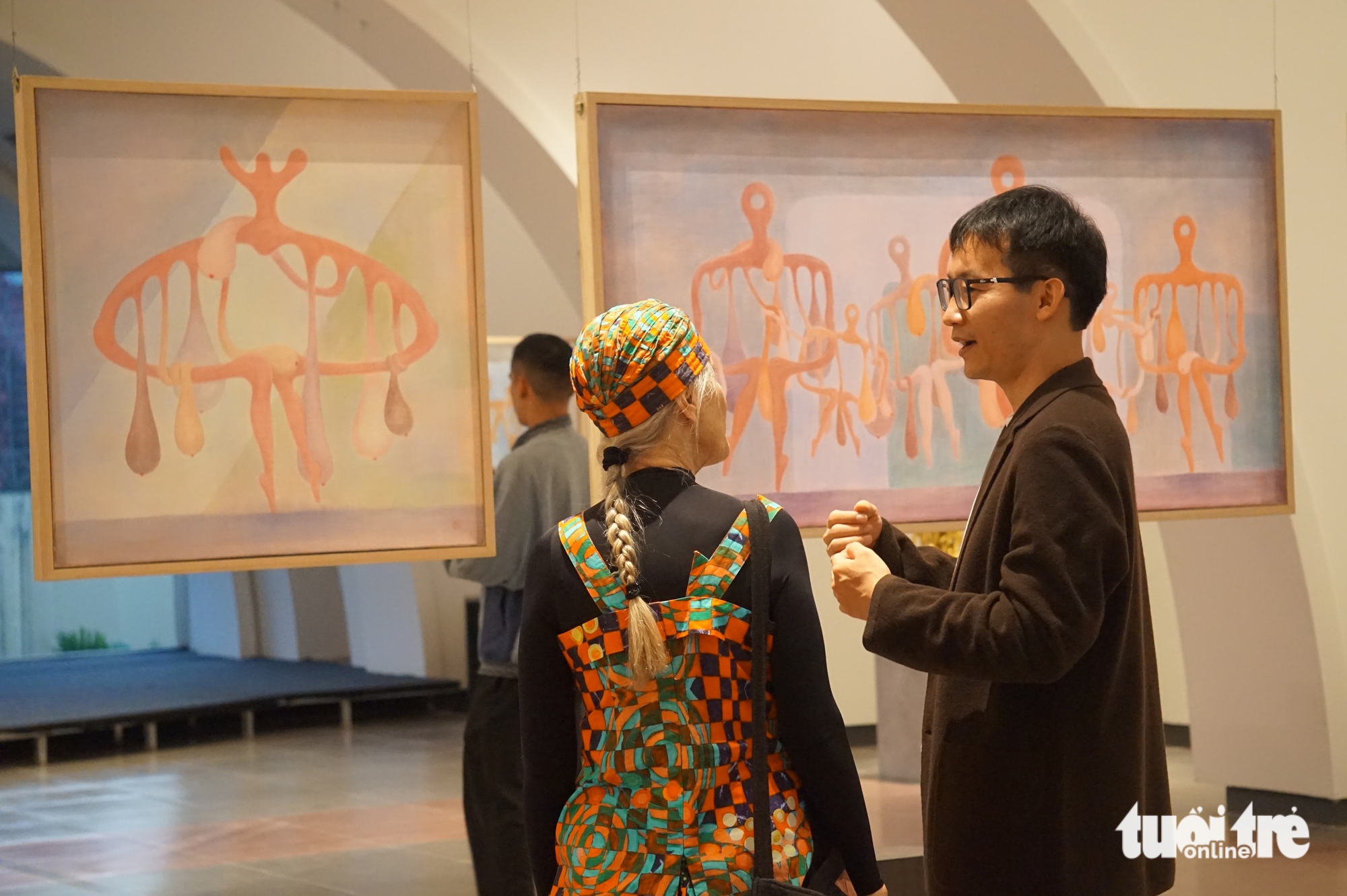 ‘Vú dài ba thước dắt lưng’ trong tranh Vũ Hiệp có gì mà hấp dẫn?