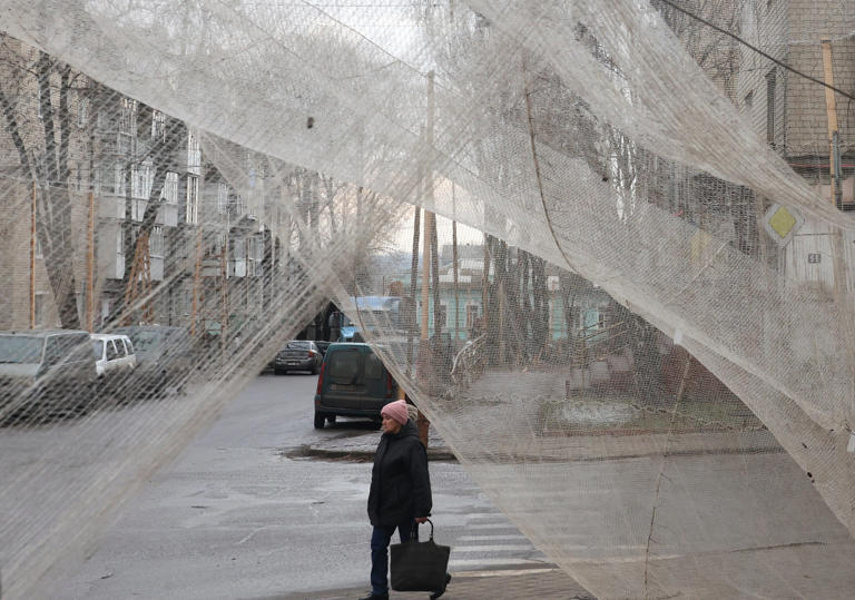 Fiber-optic drones weave spiderweb barriers in Ukraine war