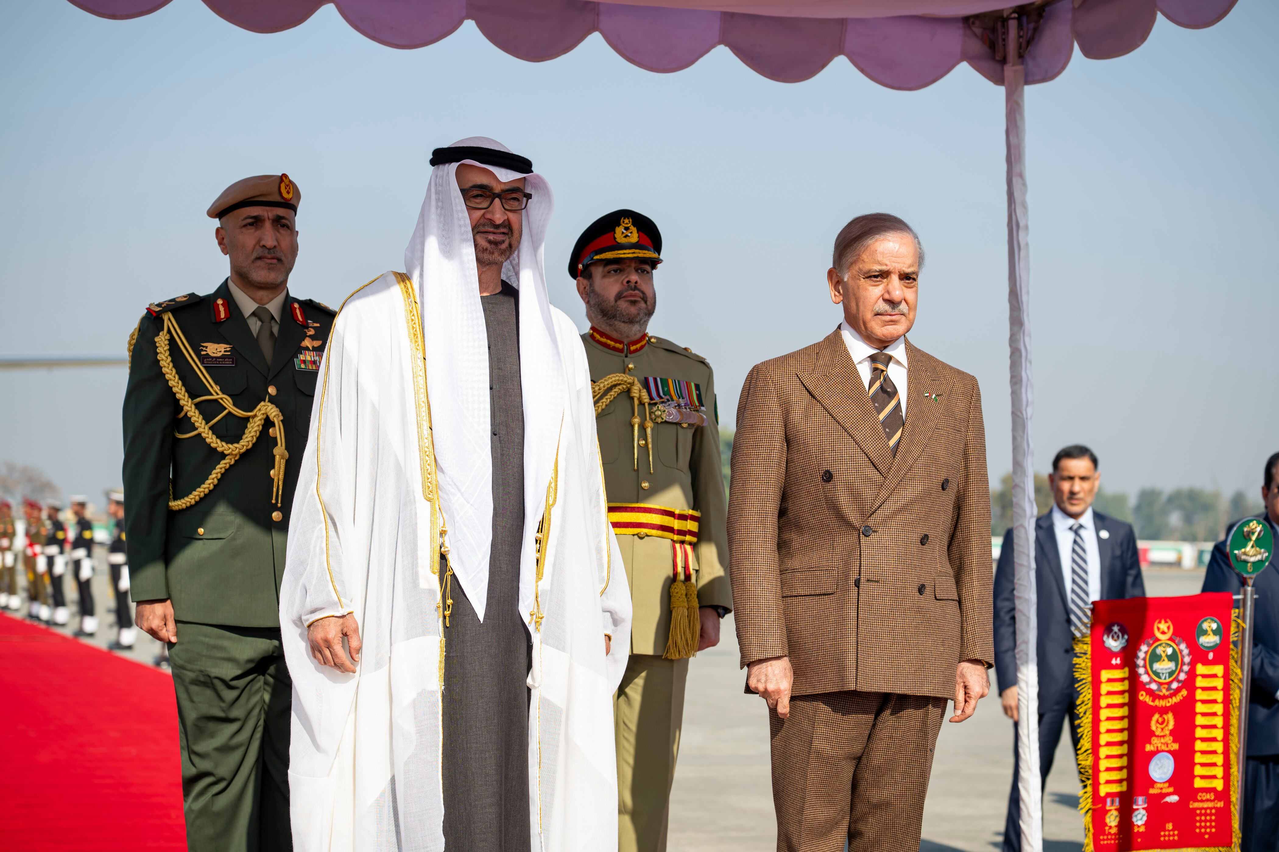 President Sheikh Mohamed holds talks with Pakistan PM Shehbaz Sharif on ...