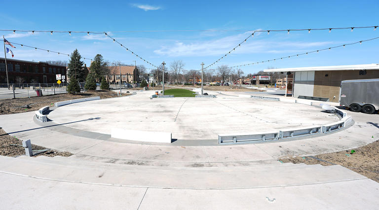 Construction ongoing at Ames' Schainker Plaza, no opening date set