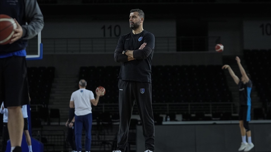 Türk Telekom Basketbol, Anadolu Efes karşısında galibiyet serisini ...