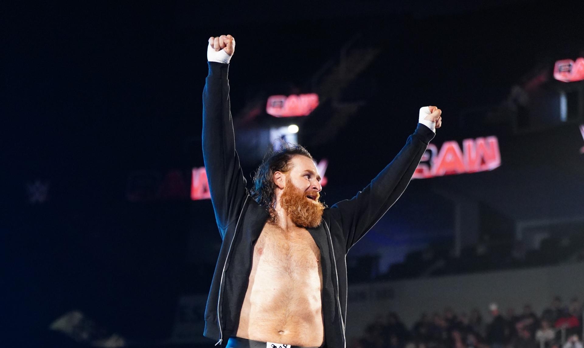 Former WWE Star takes shot at Sami Zayn physique