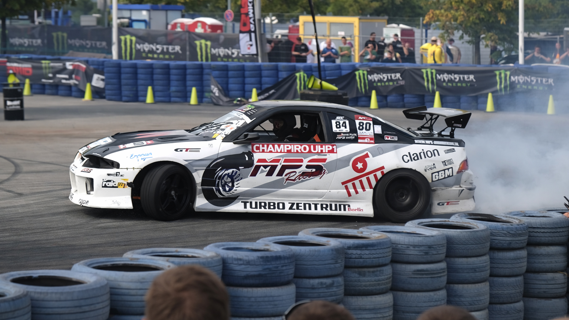 Nissan Skyline GT-R R33 shows drift control