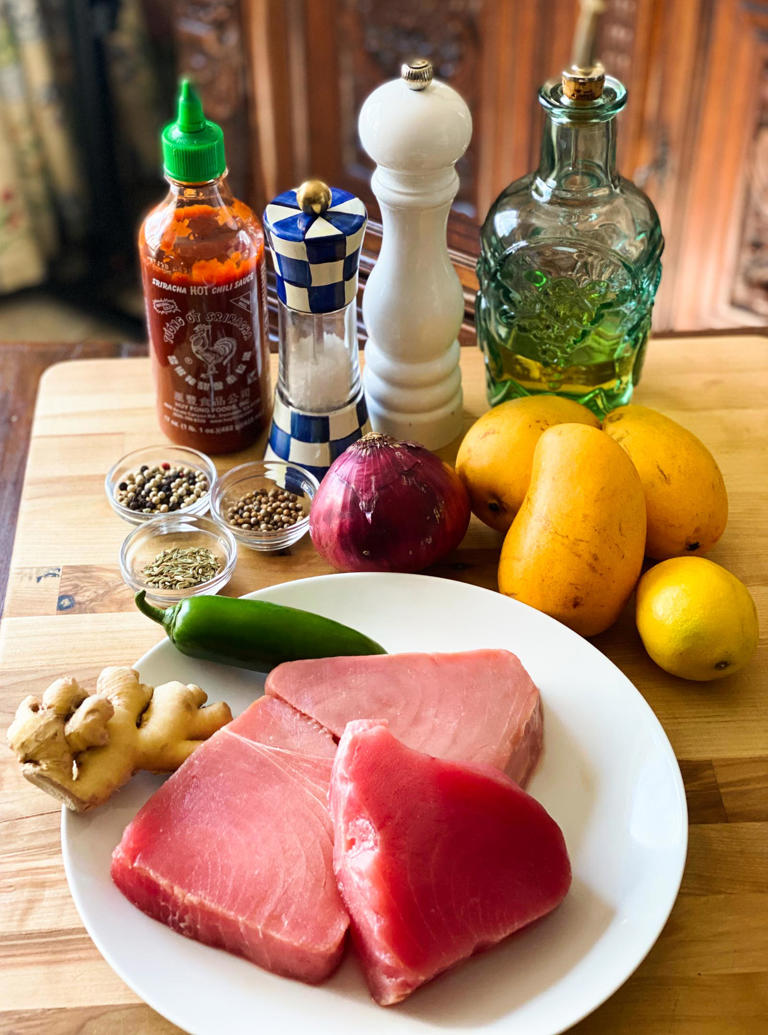 Tuna with spicy mango salsa