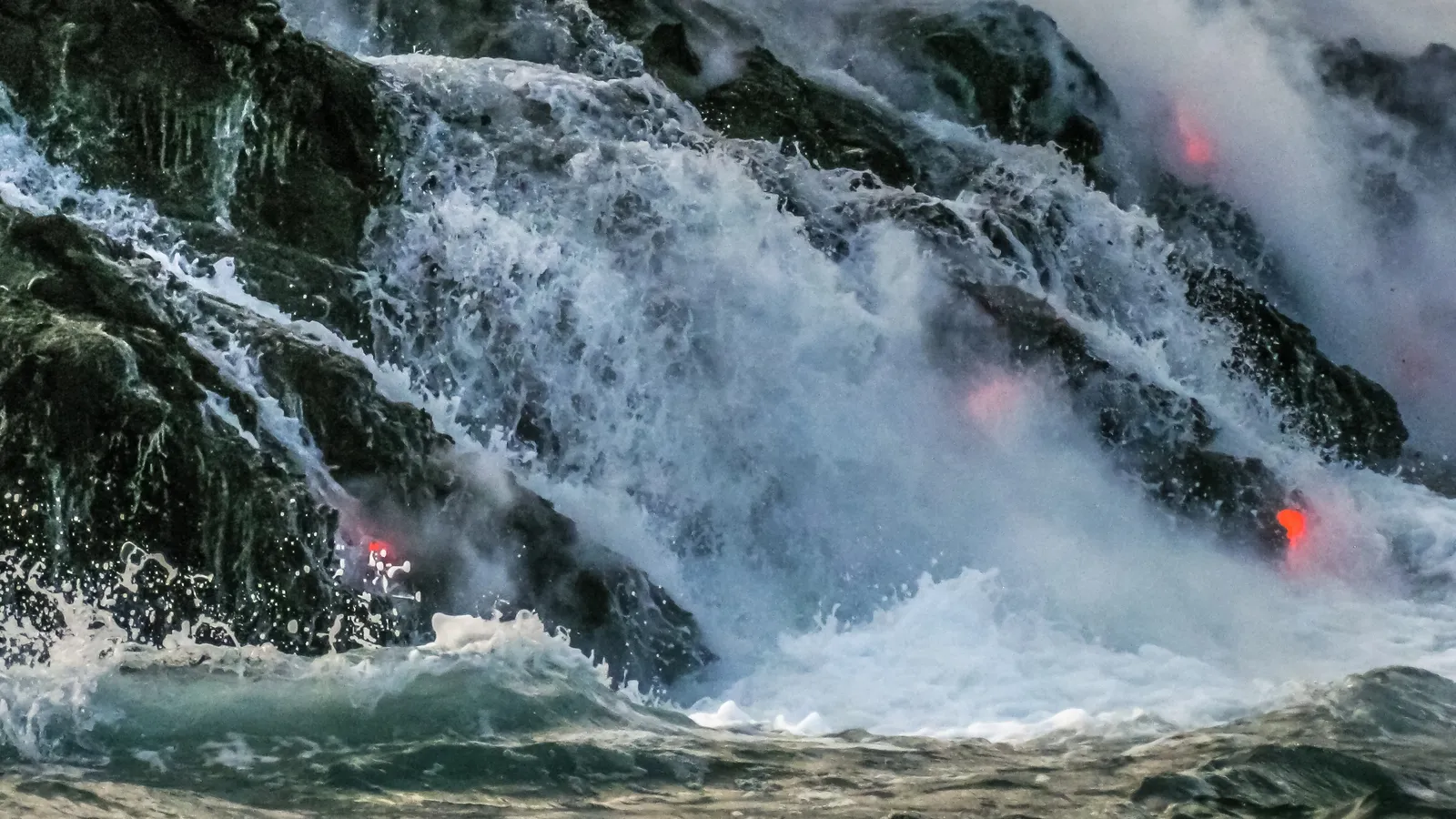 Hawaii’s black sand beaches and the volcanic story behind their color