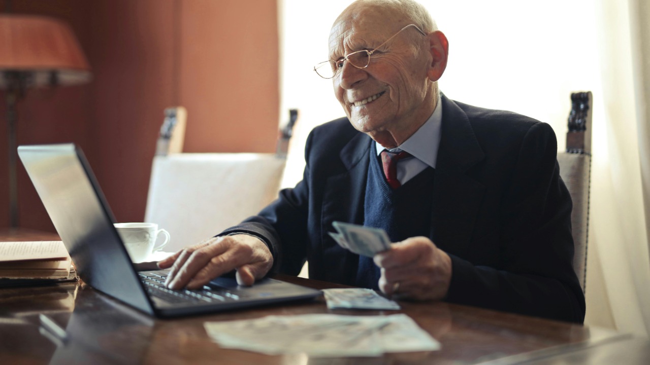 Retiring with $1M is rare, and here's how many actually get there