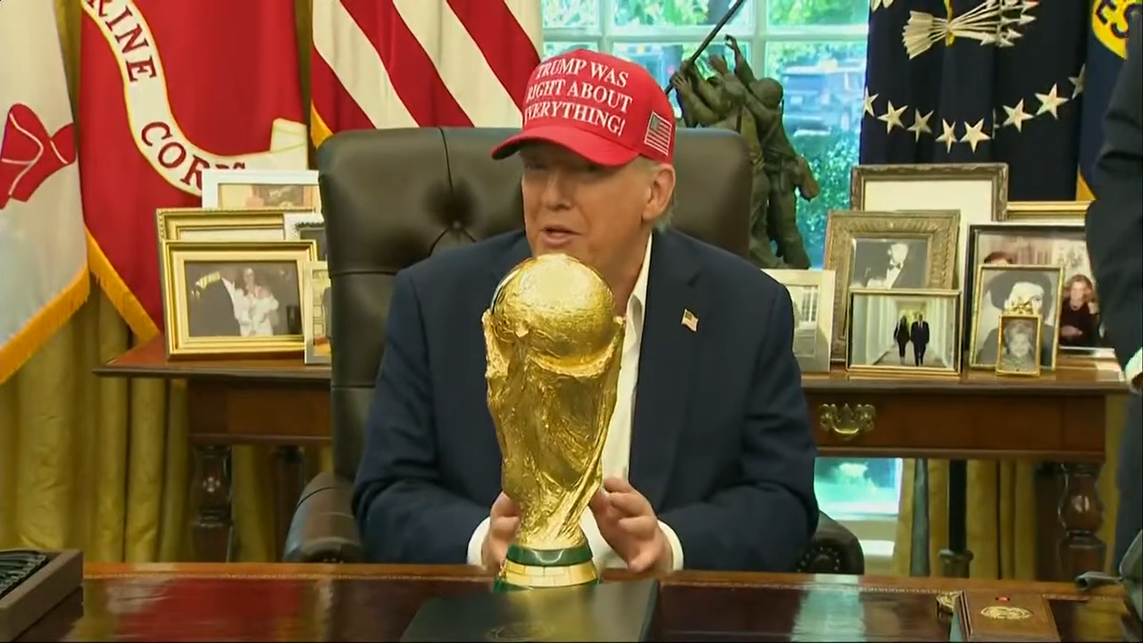 'There's nothing like solid gold': Trump derails announcement to brag ...