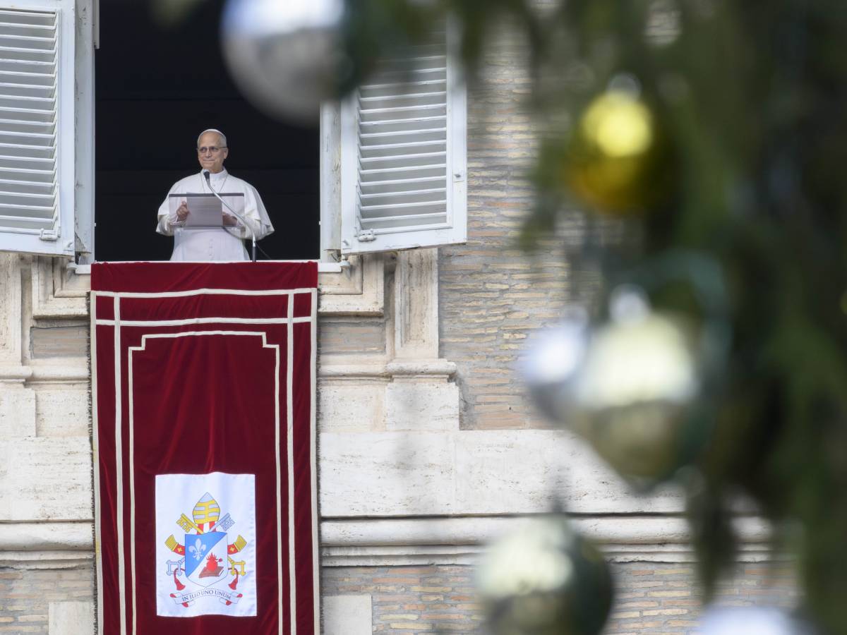 Papa a San Pietro per l'Angelus di Santo Stefano: "Sostenere i ...