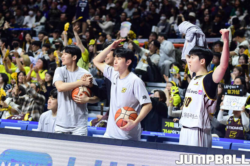 ‘1-2위다운 2차 연장’ LG, KCC전 10연승 질주…KCC 7연승 중단