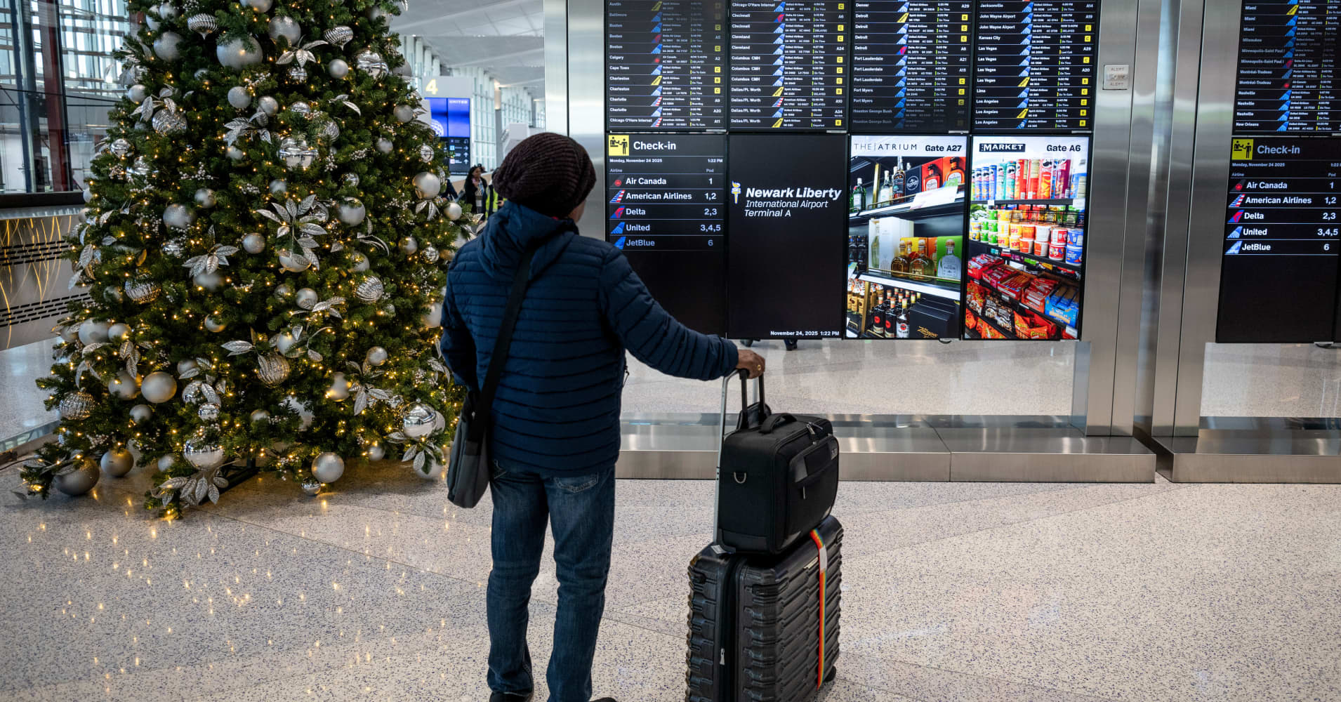 Winter storm puts airlines to the test. Here's what travelers need to know