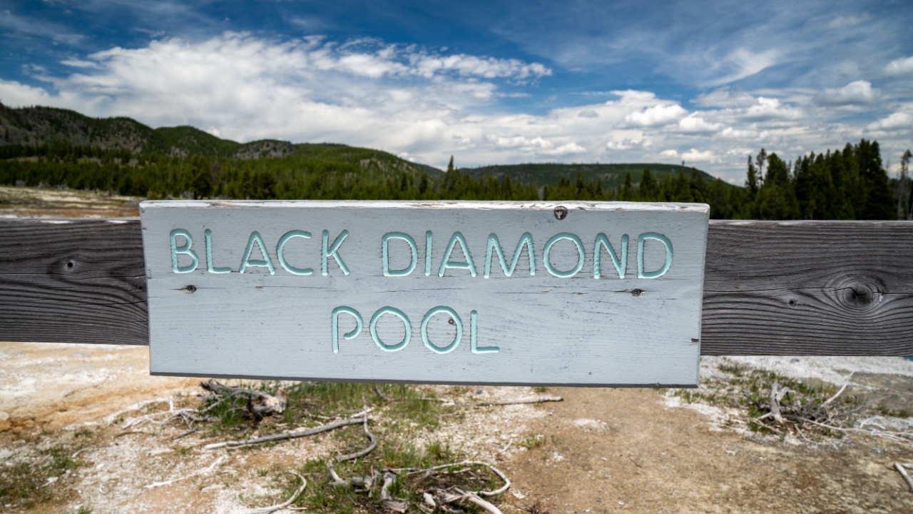 Black Diamond Pool at Yellowstone erupts dramatically