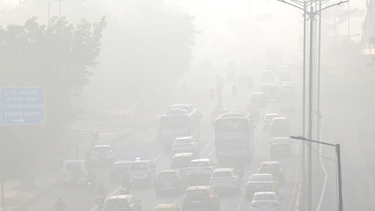 Delhi weather tomorrow: Dense morning fog likely, IMD issues yellow ...