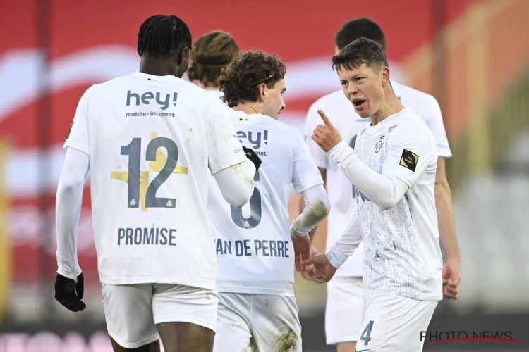 Burgess finit l'année sur une rouge, l'Union sur les genoux : le Club ...