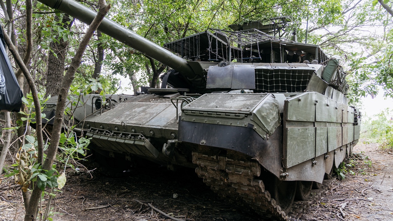 Why is Russia covering its tanks with shipping containers in Ukraine?