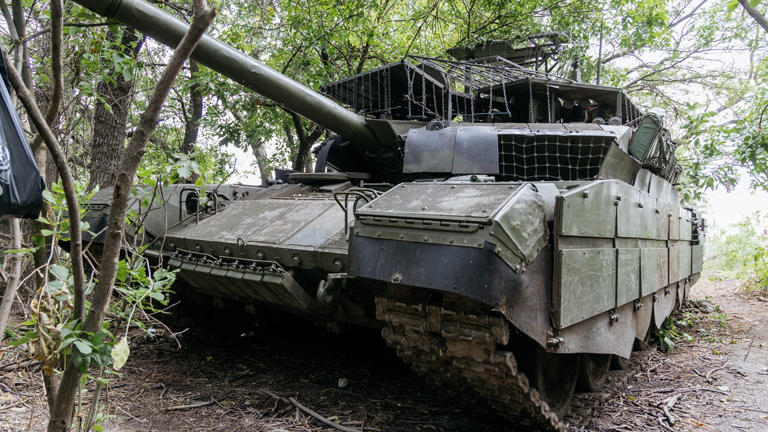 Why is Russia covering its tanks with shipping containers in Ukraine?