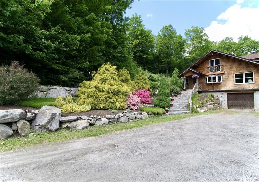 Serene 1998 log-lodge retreat in Torrington, Connecticut, featuring 12 ...
