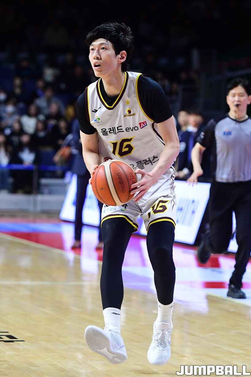 [화보] LG, 부산에서 KCC와 2차 연장 승부 끝에 109-101로 승리