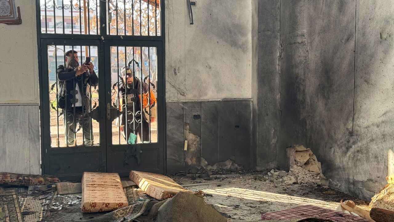 Extremistische groep eist aanslag op in moskee in Syrië: zeker 8 doden ...