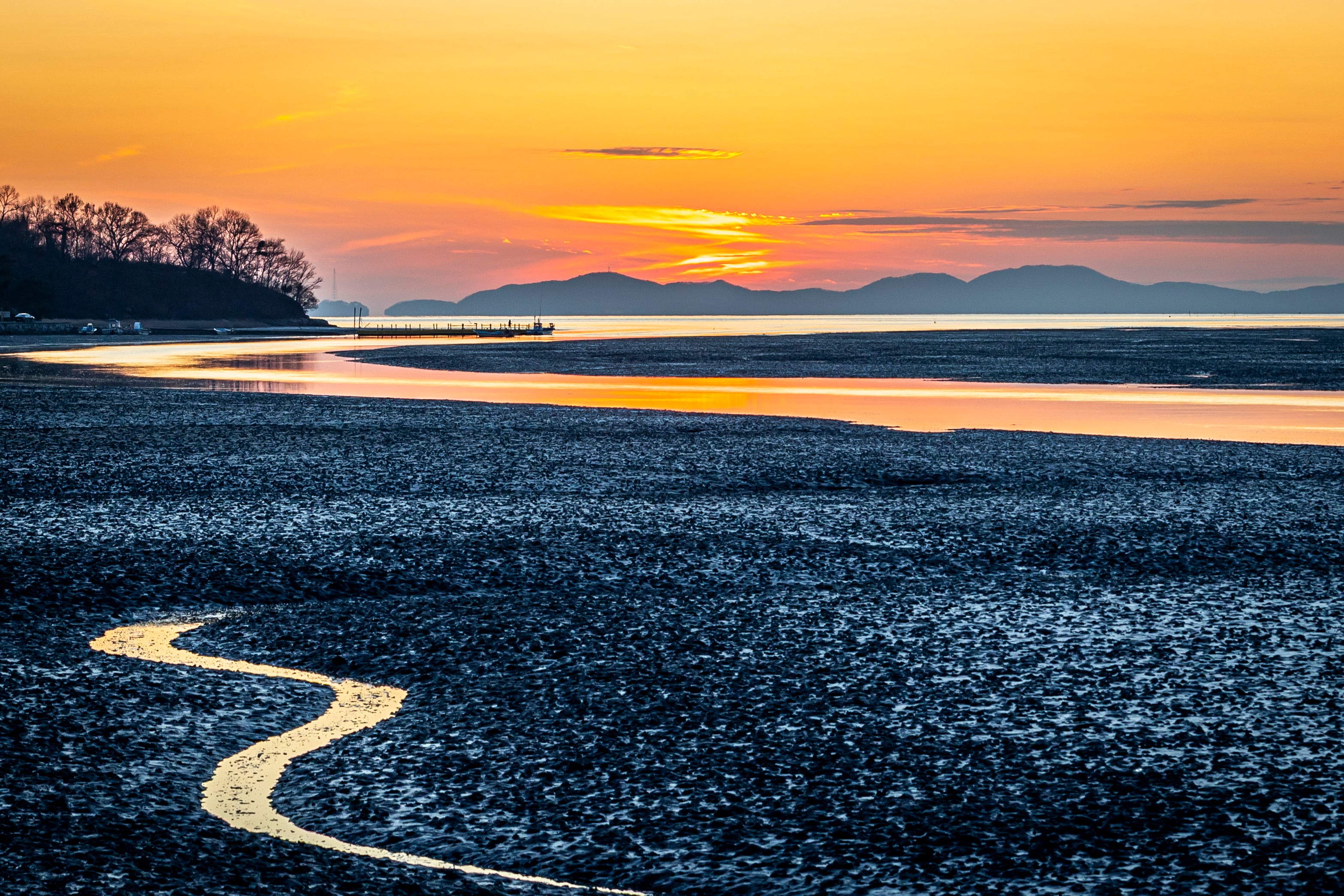 Donggeomdo Island: Year-end sunsets, sunrises, and reflection