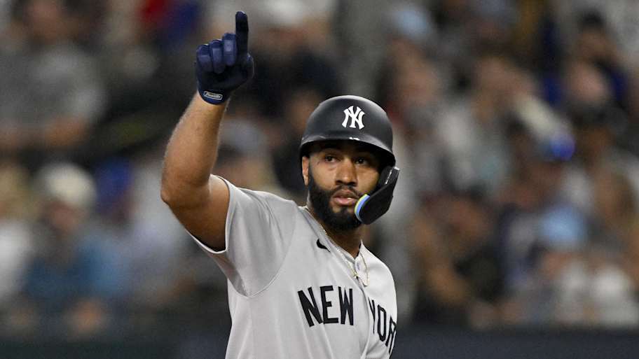 Yankees tell free agent infielder to grab first base glove