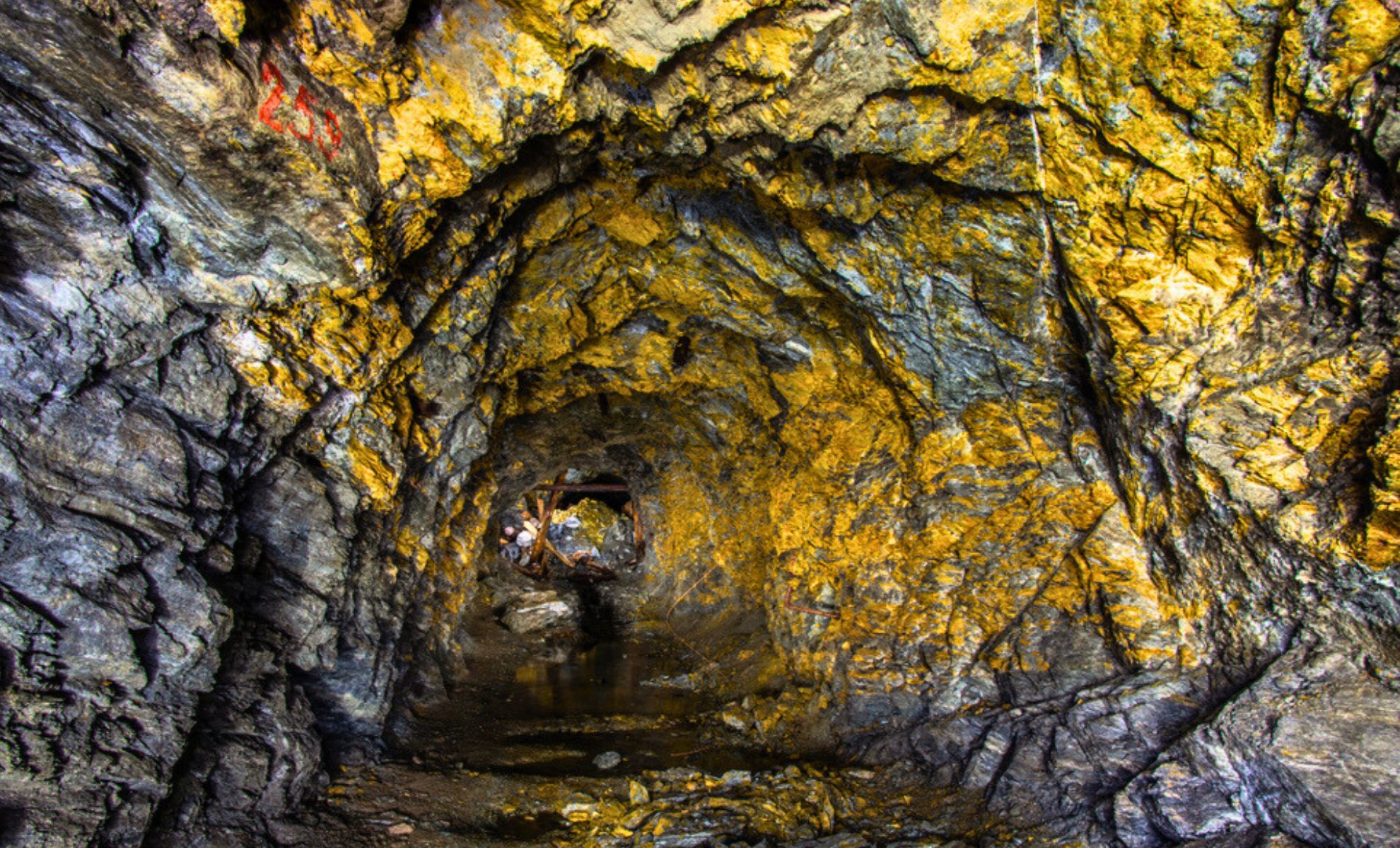 Geologists Uncover Earth Largest High-Grade “Supergiant Gold Deposit ...