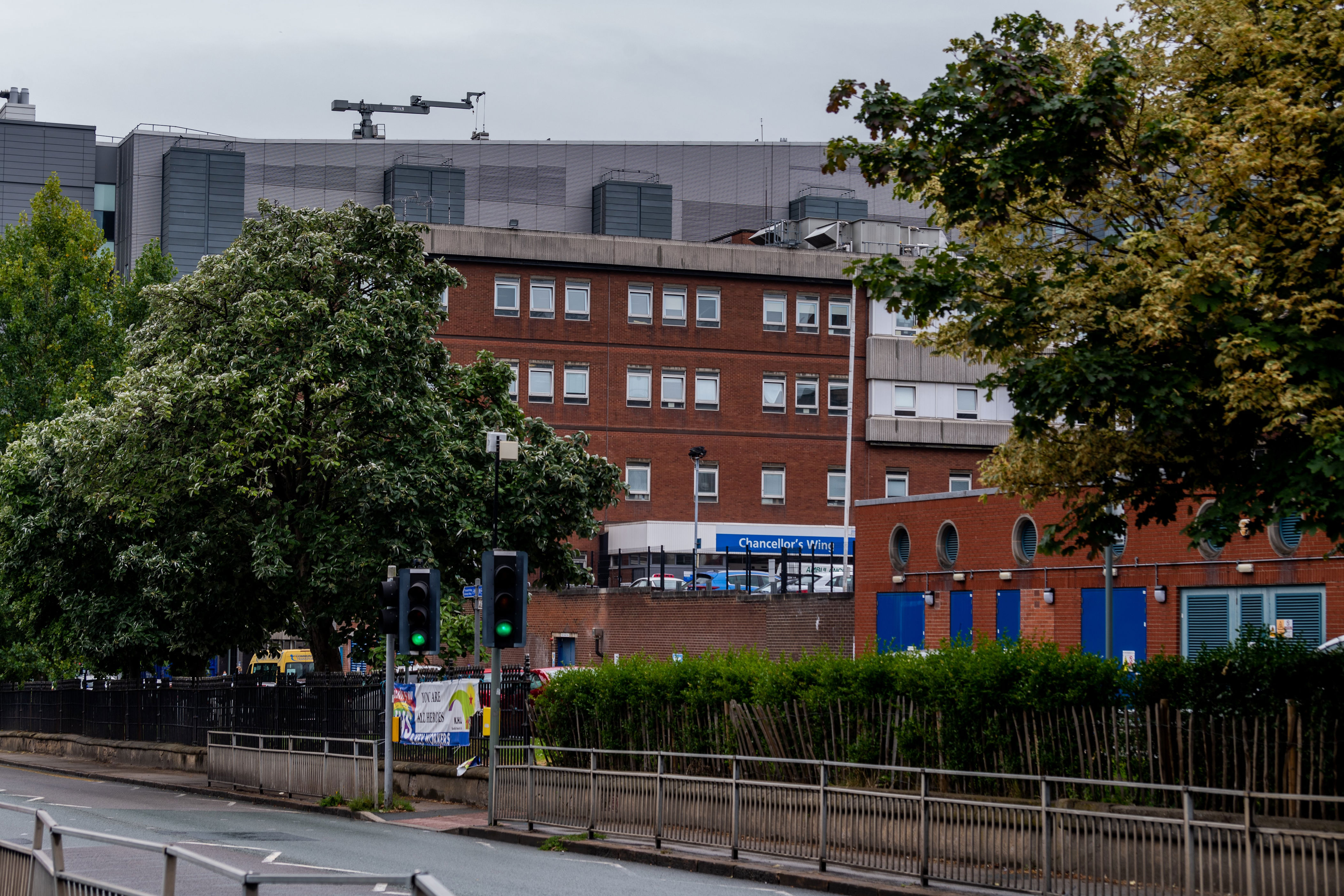 Disruption expected as Leeds gas works start near St James’s Hospital ...