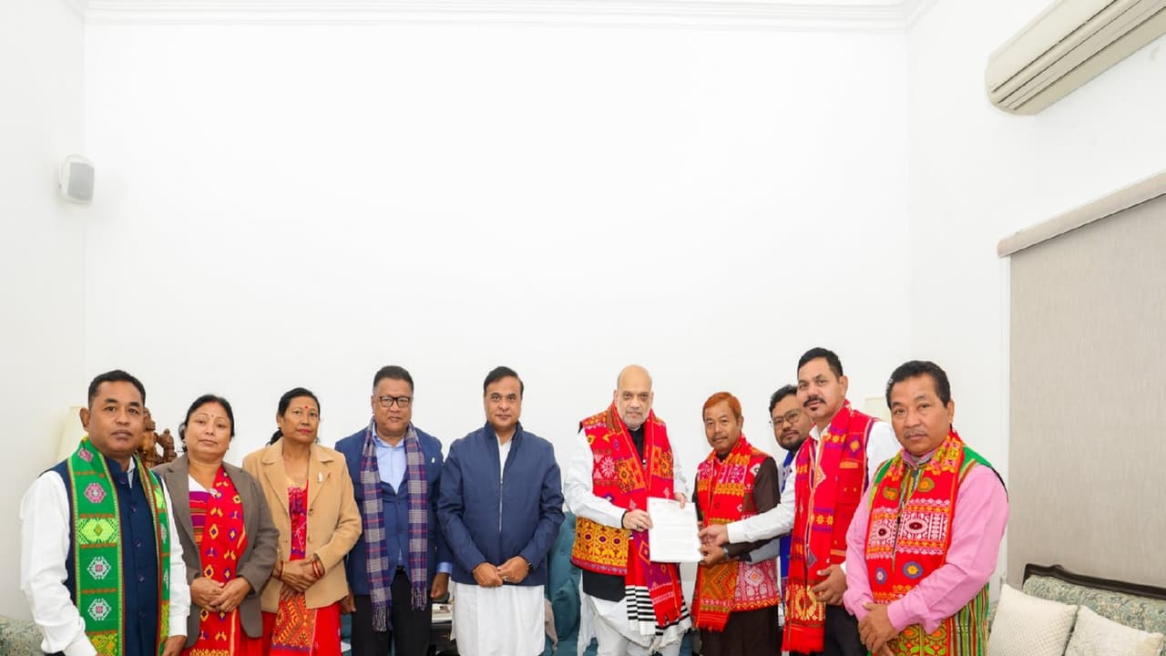 Amit Shah meets Assam tribal groups, assures dialogue on council status