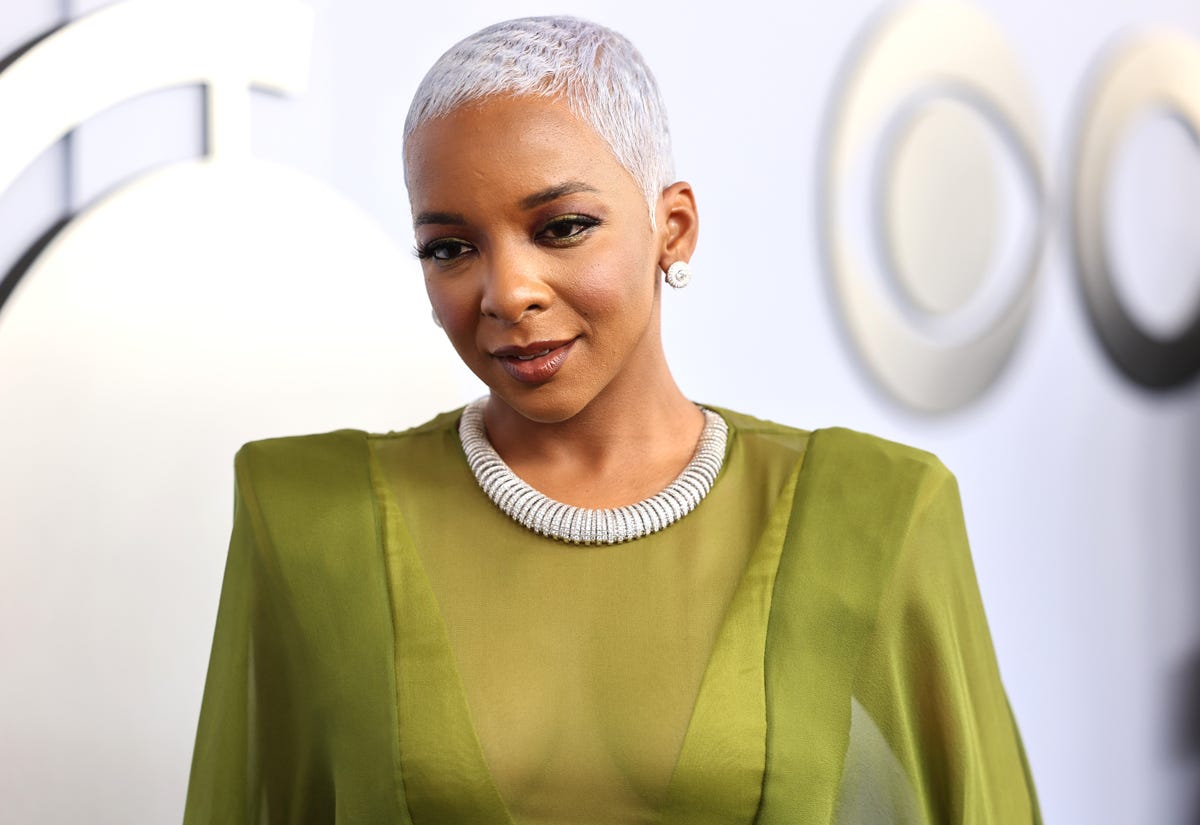 The pixie cuts hairstylists recommend for long faces