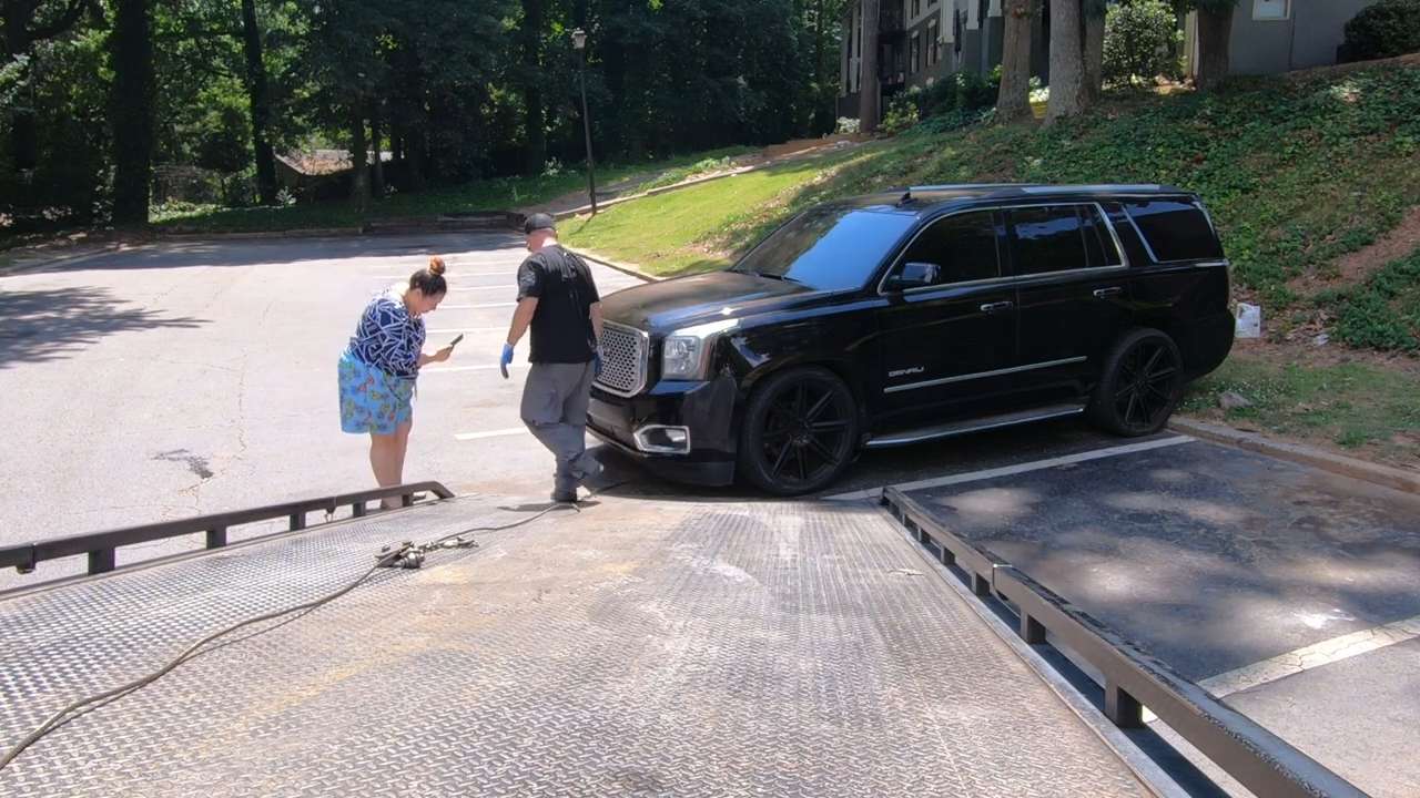 This car blocked everyone - and the owner still played victim
